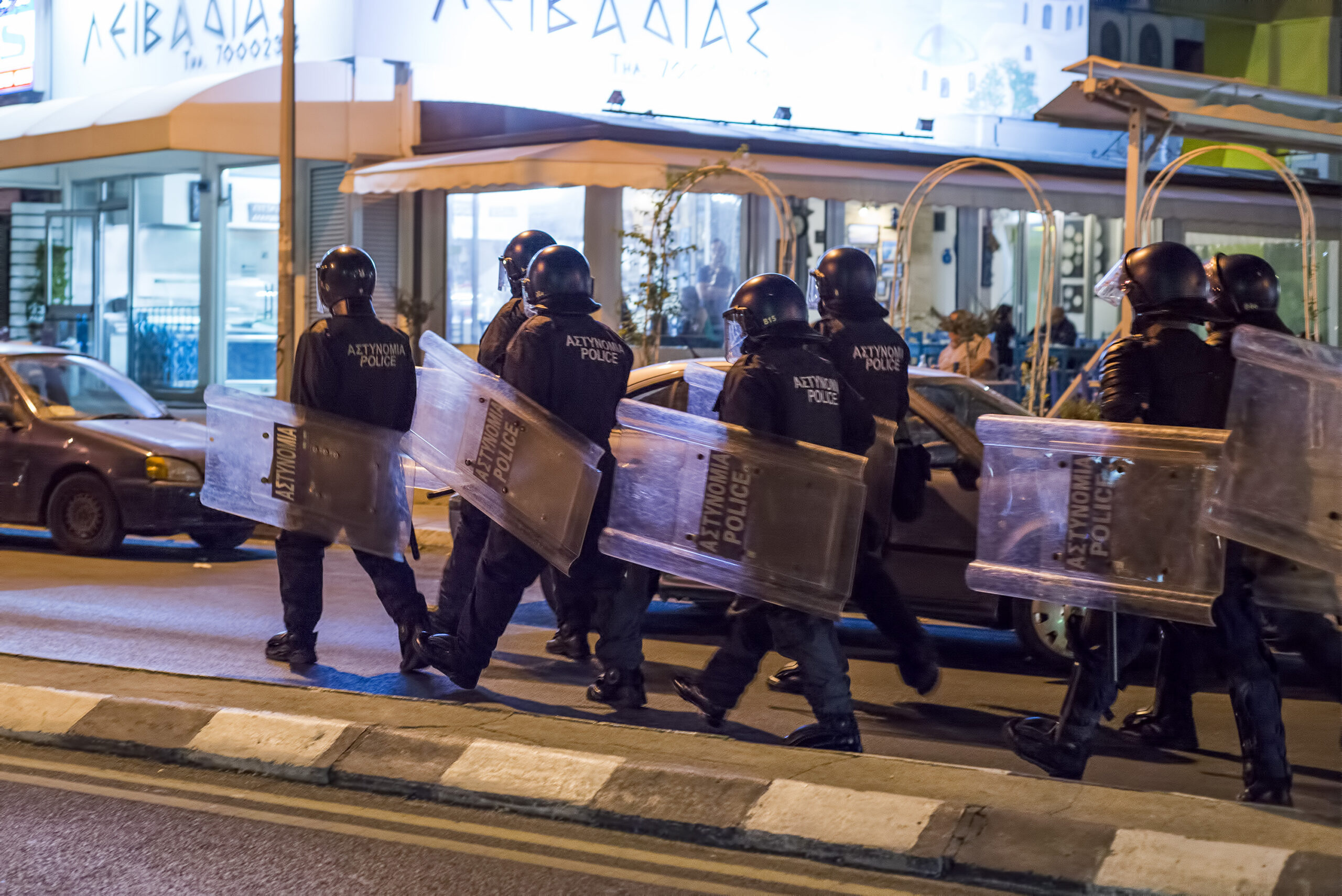 Λεμεσός: Εικόνες ΝΤΡΟΠΗΣ μεταξύ χούλιγκαν (ΒΙΝΤΕΟ) | AlphaNews