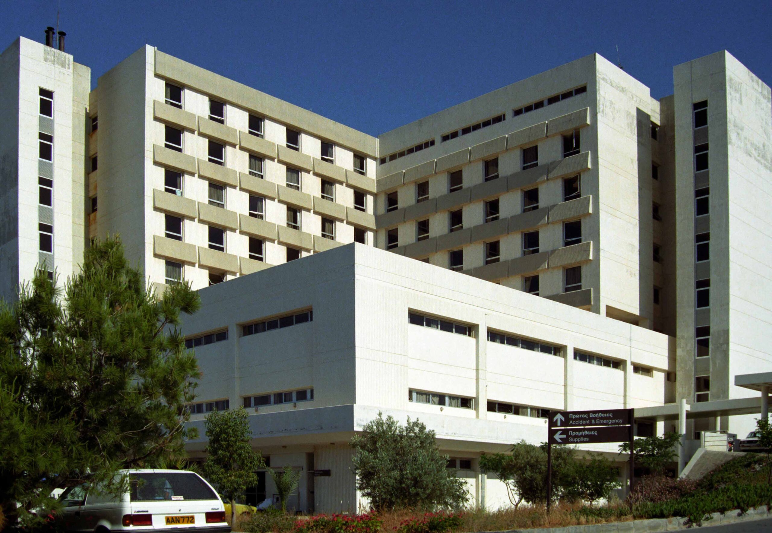 Μπούκαραν στο σπίτι του, τον ξυλοφόρτωσαν και τον έστειλαν νοσοκομείο ...