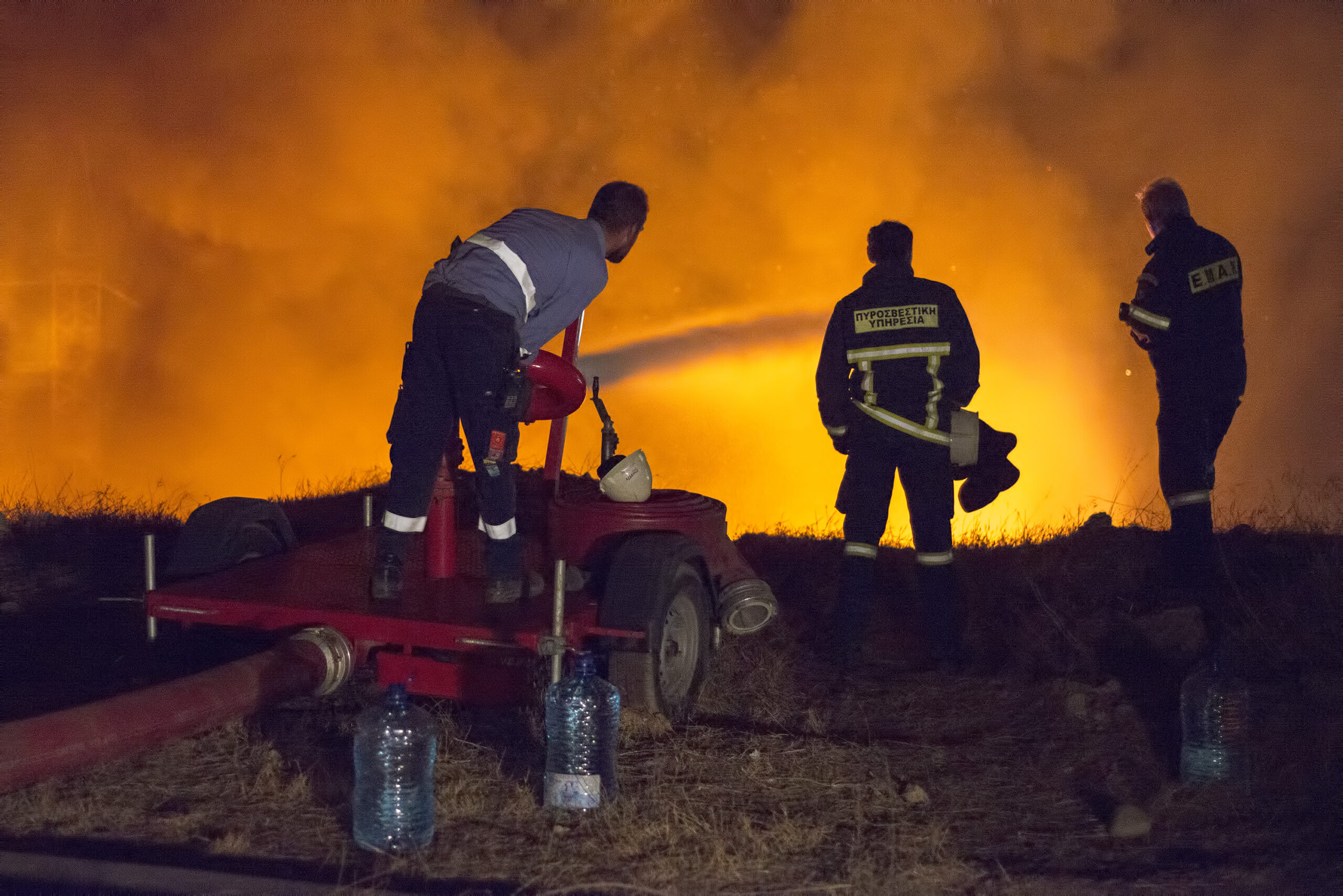 Πυρκαγιά σε δύσβατη περιοχή κοντά σε κατοικημένη περιοχή στο Καλό Χωριό ...