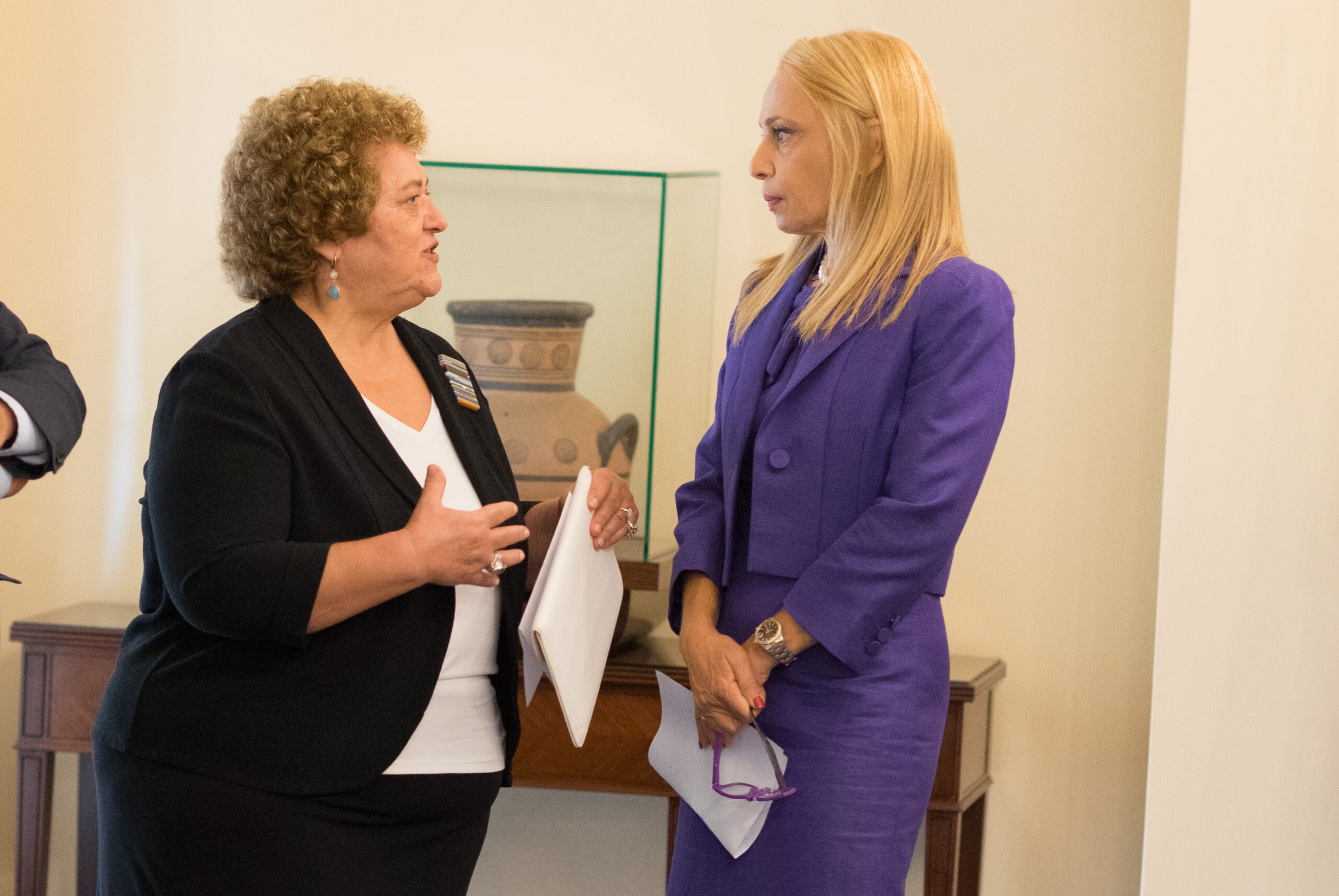 Ανέλαβαν και επίσημα καθήκοντα οι δυο Επίτροποι (ΦΩΤΟ) | AlphaNews