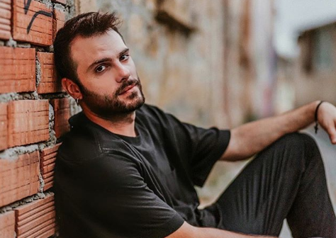 Και όμως, φανατική θαυμάστρια του Ερμογένη Σκιτίνη τον έκανε...τατουάζ ...