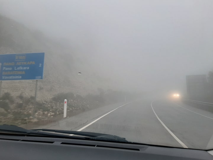 Περιορισμένη ορατότητα στα ορεινά λόγω πυκνής ομίχλης | AlphaNews