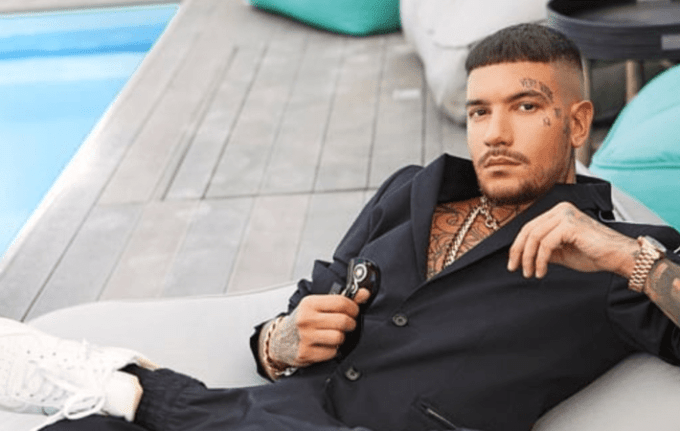 Snik: Το τεράστιο τατουάζ που κάλυψε όλη την πλάτη του και η σημασία του | AlphaNews