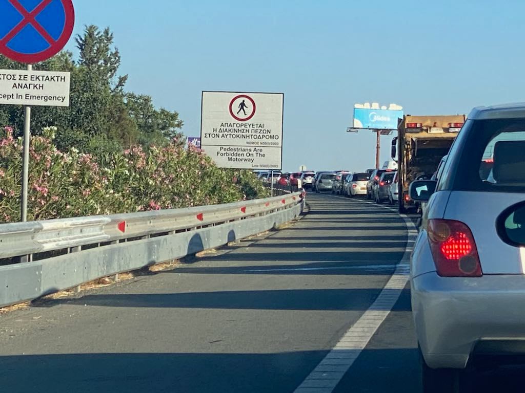 ΦΩΤΟ: Κυκλοφοριακό κομφούζιο στον αυτοκινητόδρομο λόγω φορτηγού | AlphaNews