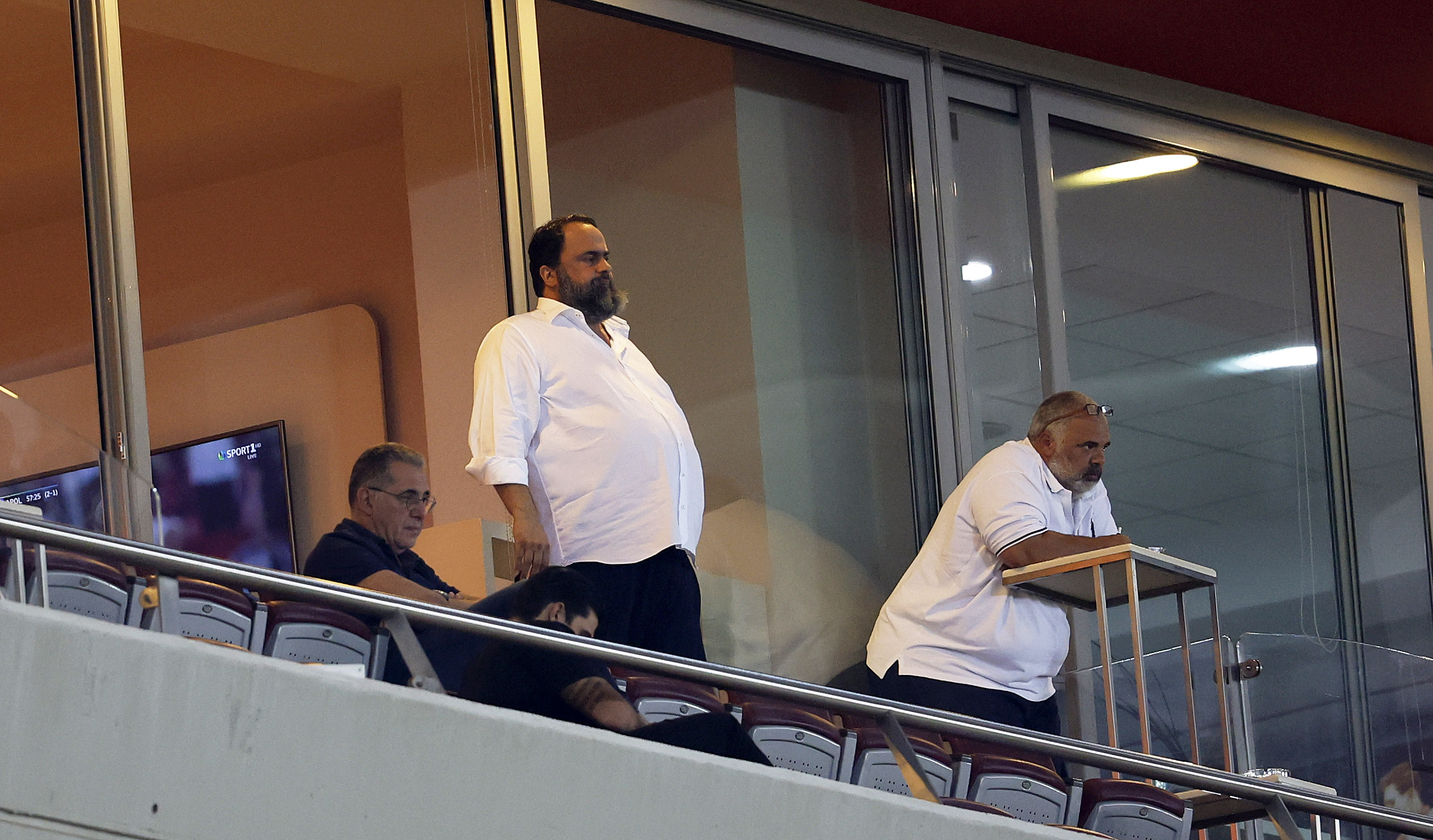 Κατέβηκε στον αγωνιστικό χώρο και διαμαρτυρήθηκε στον διαιτητή ο ...