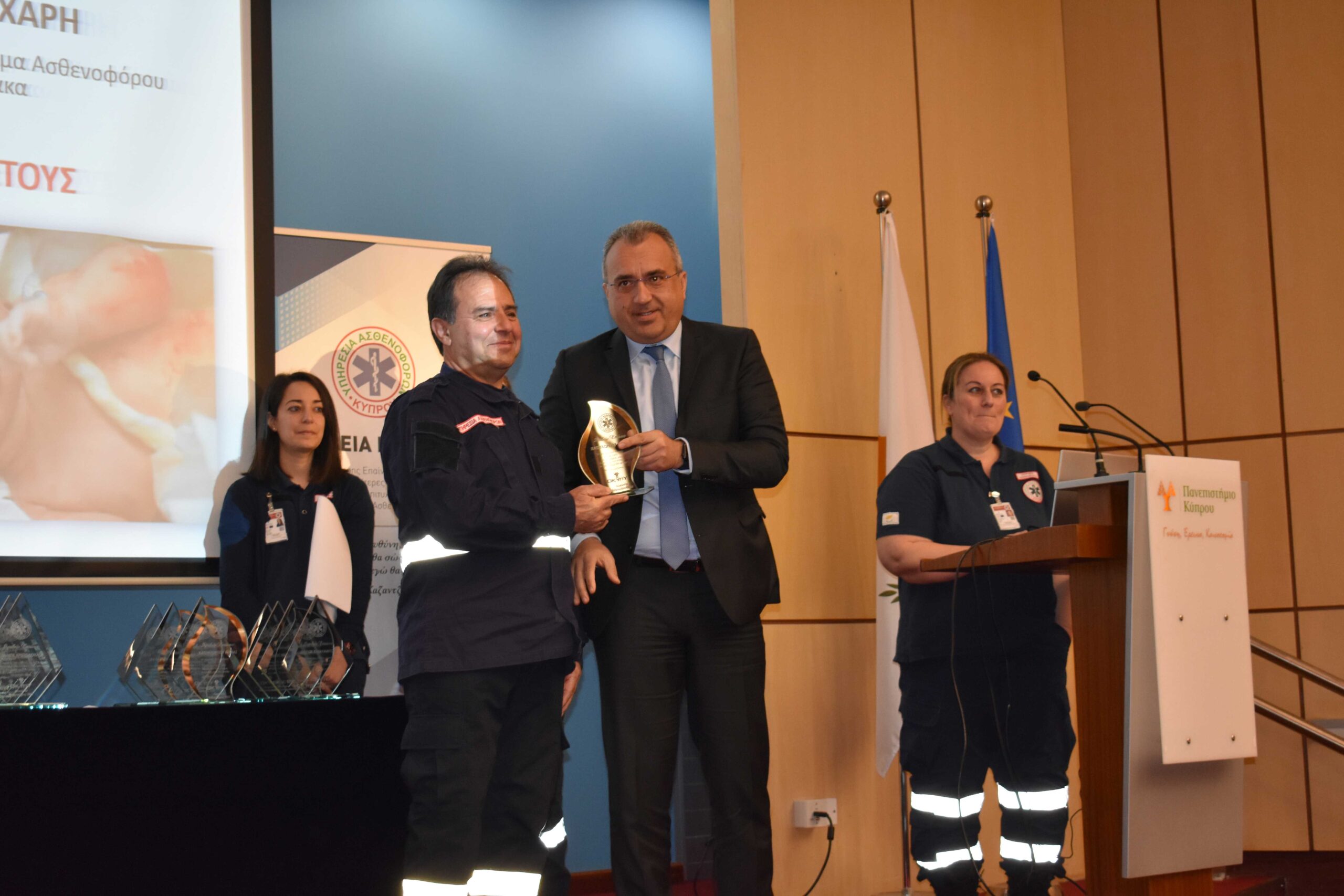 Τιμήθηκαν οι άνθρωποι της Υπηρεσίας Ασθενοφόρων του ΟΚΥπΥ | AlphaNews