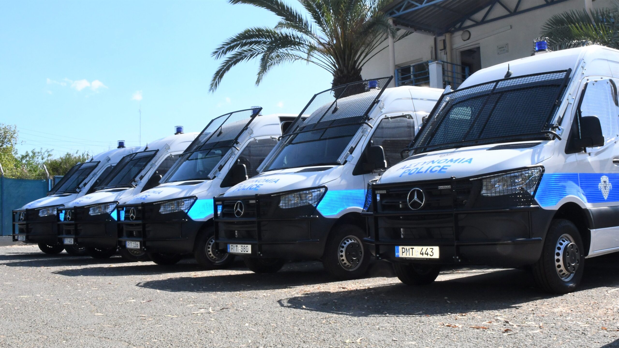 ΦΩΤΟ: Αυτά είναι τα ολοκαίνουργια οχήματα μεταφοράς προσωπικού της ...
