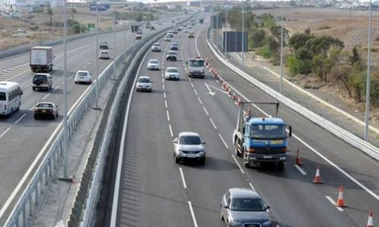 Χάος στον αυτοκινητόδρομο, ακινητοποιήθηκε όχημα | AlphaNews