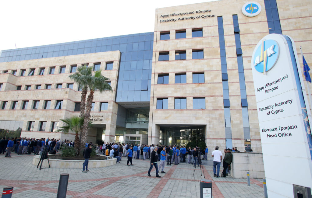 Δυνατή πλέον η εξόφληση των λογαριασμών της ΑΗΚ στα ταχυδρομεία | AlphaNews