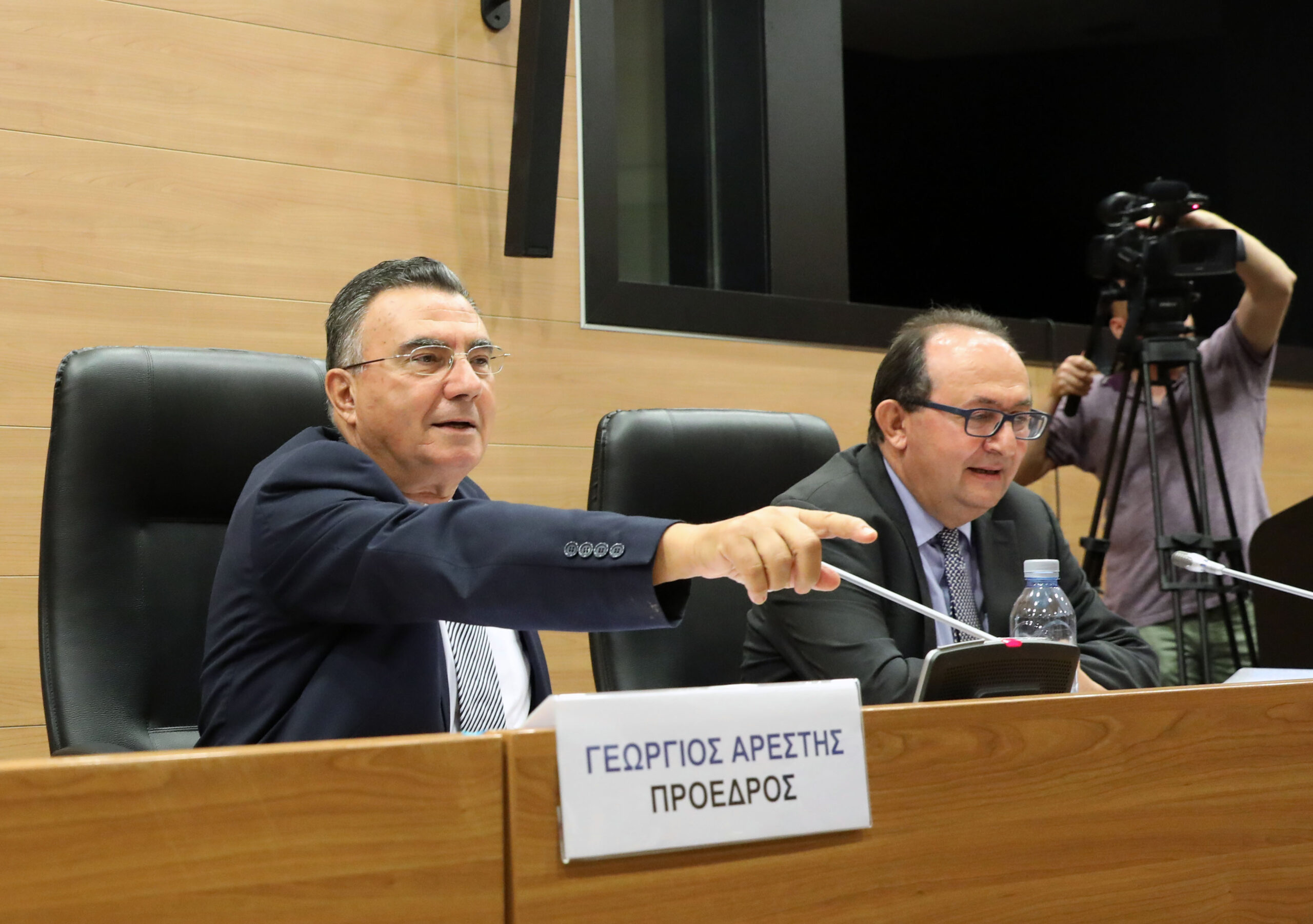 Αρέστης για ΔΣ ημικρατικών: «Ένα Διδακτορικό δεν ήταν το τέλος της ...