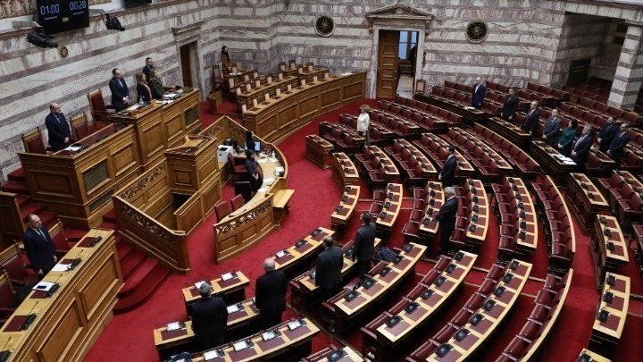 Ισότητα στο γάμο: Ευρύτατη πλειοψηφία εξασφάλισε το νομοσχέδιο | AlphaNews