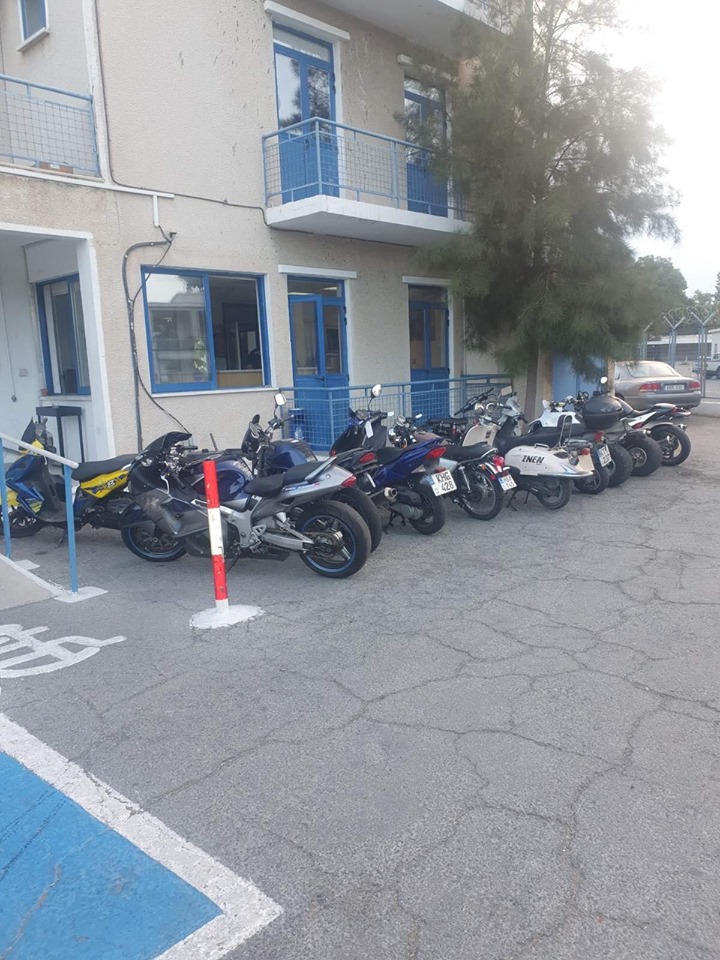 Μαθητές στα Ιωάννινα επιτέθηκαν σε αστυνομικούς που τους σταμάτησαν για ...