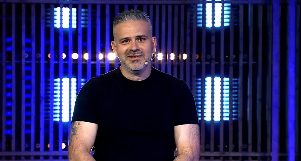 Louis Night Show: Αυτός ο τραγουδιστής θα είναι ο πρώτος καλεσμένος του ...