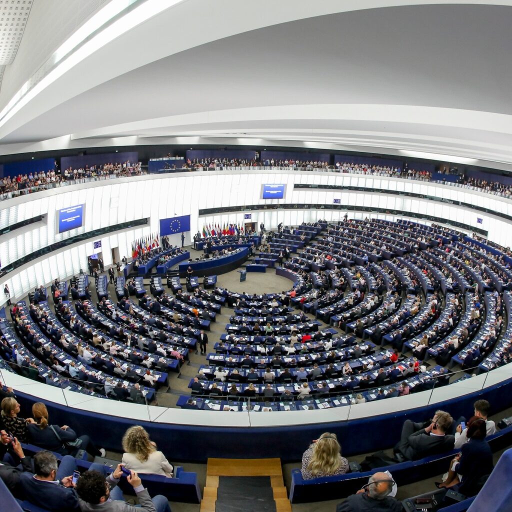 Όσα πρέπει να ξέρεις για τις 15 θέσεις εργασίας που άνοιξε το Ευρωπαϊκό ...