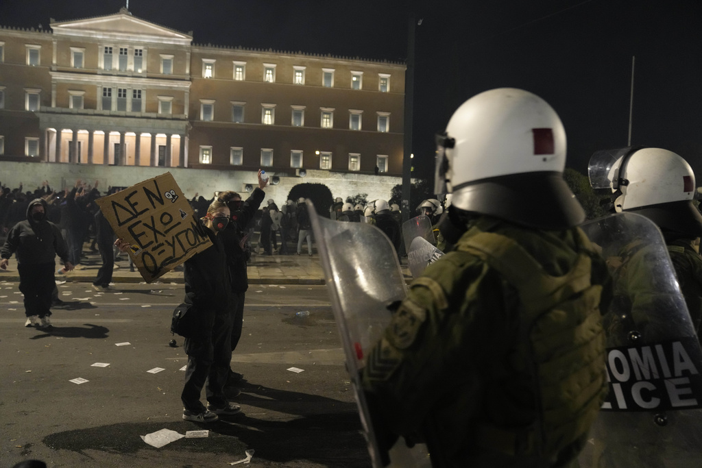 Τέμπη δύο χρόνια μετά: Η πολιτική σε κρίση, αλλά χωρίς εναλλακτική ...