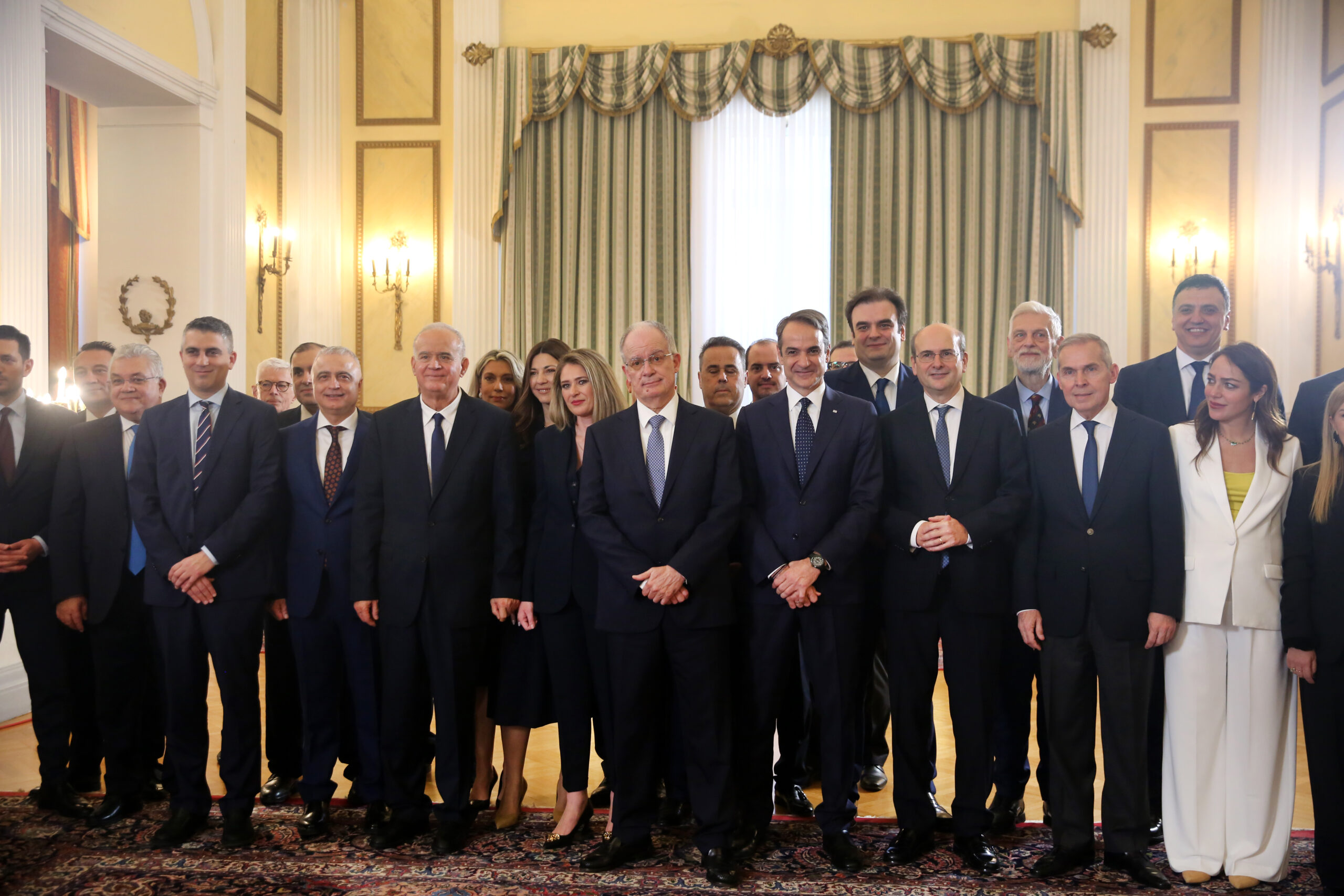 Ορκίστηκαν τα νέα μέλη της Κυβέρνησης Μητσοτάκη (ΦΩΤΟ) | AlphaNews