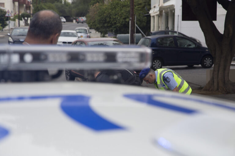 ΦΩΤΟ: Μεγάλη επιχείρηση ΥΑΜ με ισχυρή αστυνομική δύναμη σε υπό ανέγερση ...