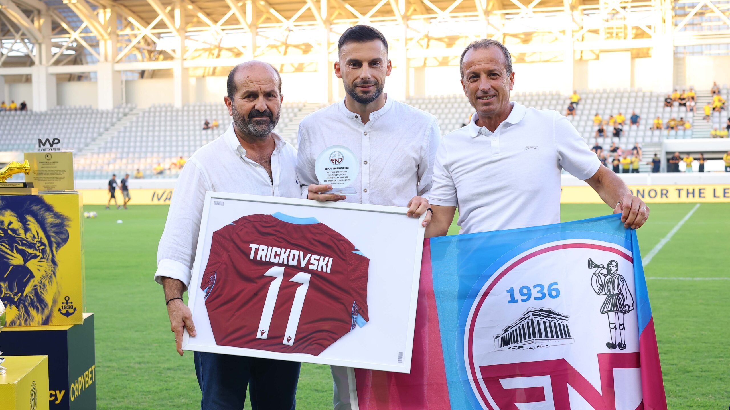 Ομάδες και φορείς τίμησαν τον Τρισκόφσκι για την προσφορά του: «Θα ...