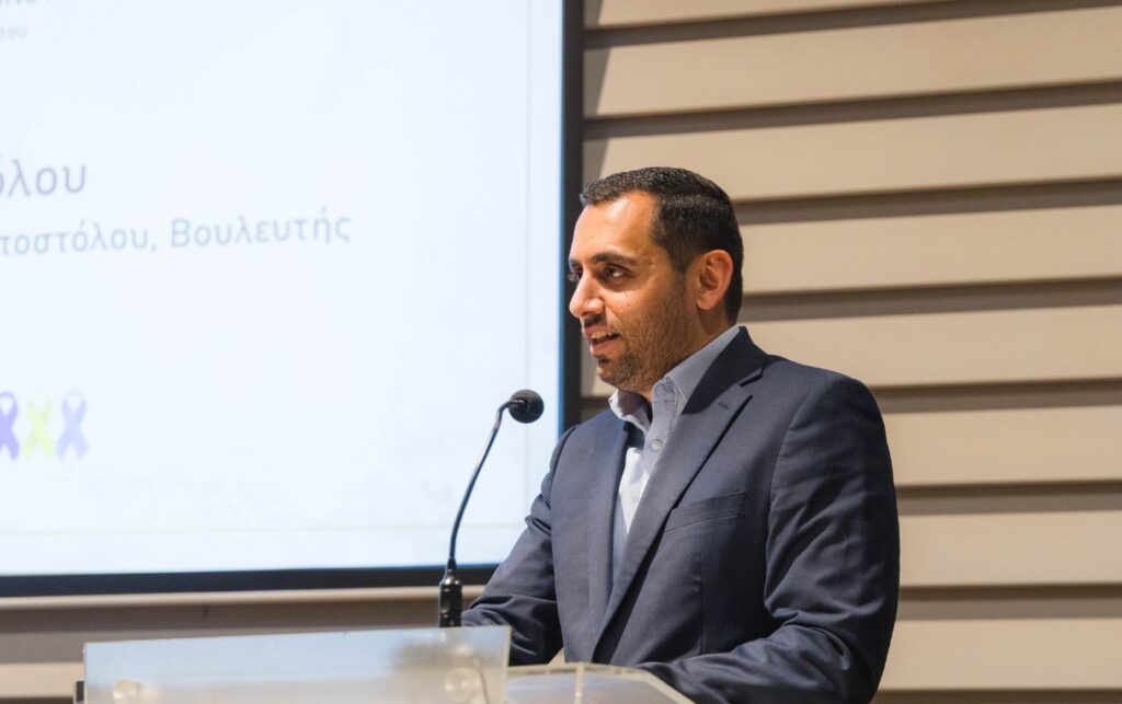 Η ΕΔΕΚ έδειξε την πόρτα εξόδου στον Αποστόλου | AlphaNews