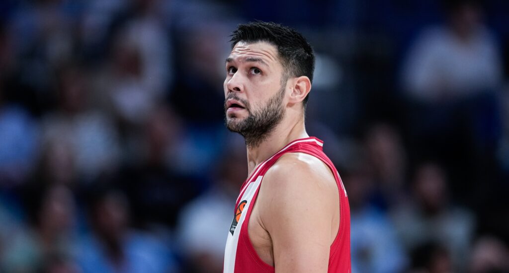 Νοκ άουτ με Μπάρσα ο Παπανικολάου, στη 12άδα ο Τζόσεφ | AlphaNews