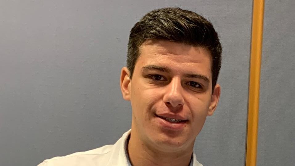 «Αν πονάει η κεφαλή, φταίει η απρόσωπη αγάπη που 'χει βρει» | AlphaNews