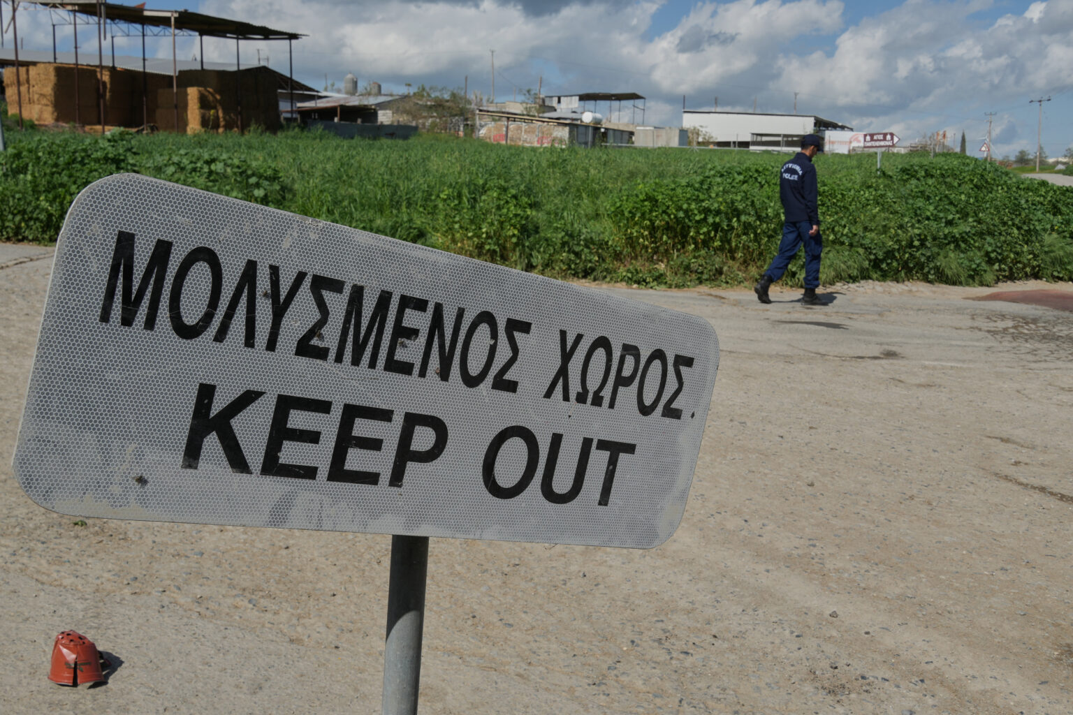 Καταγγελίες για «υγειονομική βόμβα» πίσω από τις ταφές ζώων, κίνδυνος ...