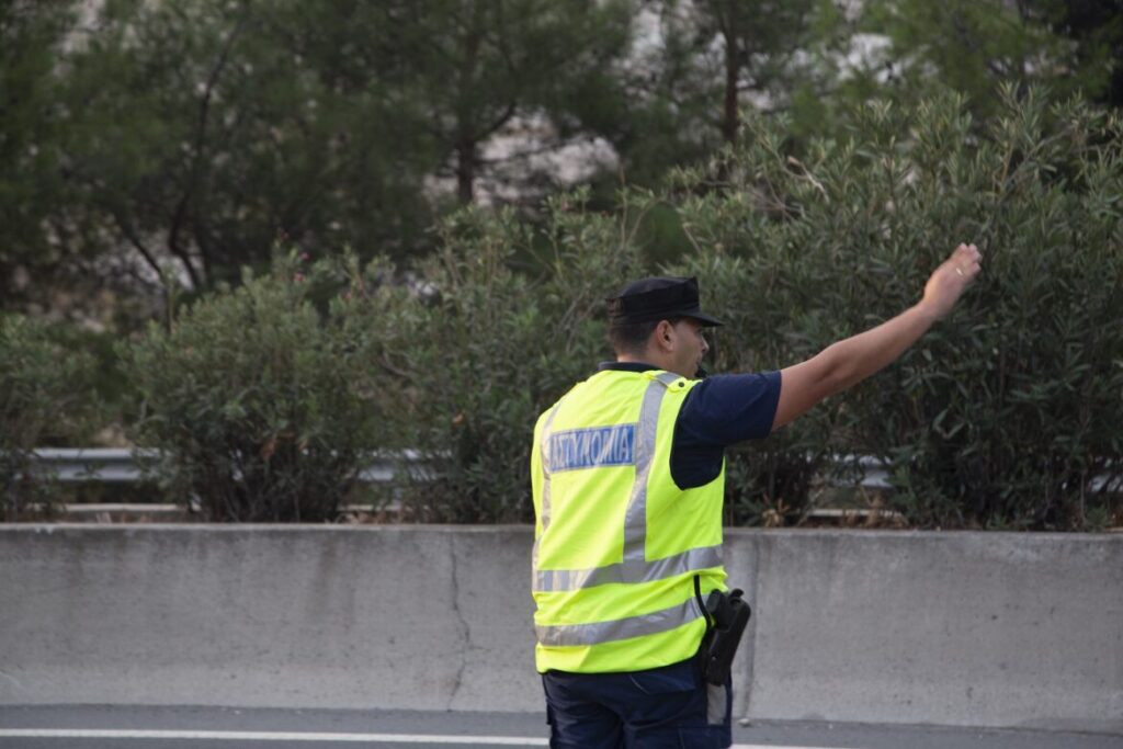«Αστακός» η χώρα μας: Αποκοπές δρόμων και δρακόντεια μέτρα ελέω άτυπης ...