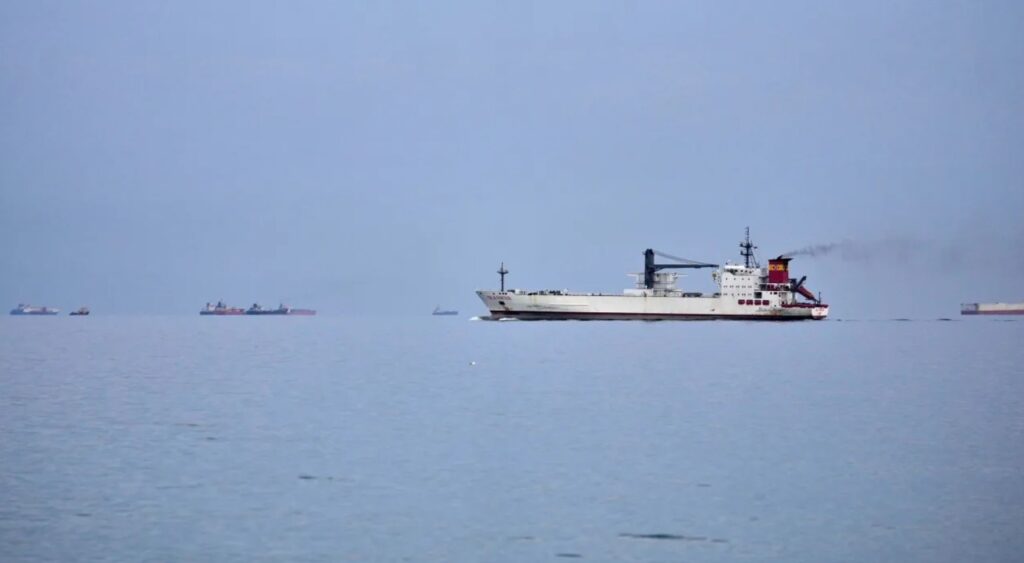 ΒΙΝΤΕΟ: Ισχυρή έκρηξη σε φορτηγό πλοίο στον Περσικό Κόλπο μετά από ...
